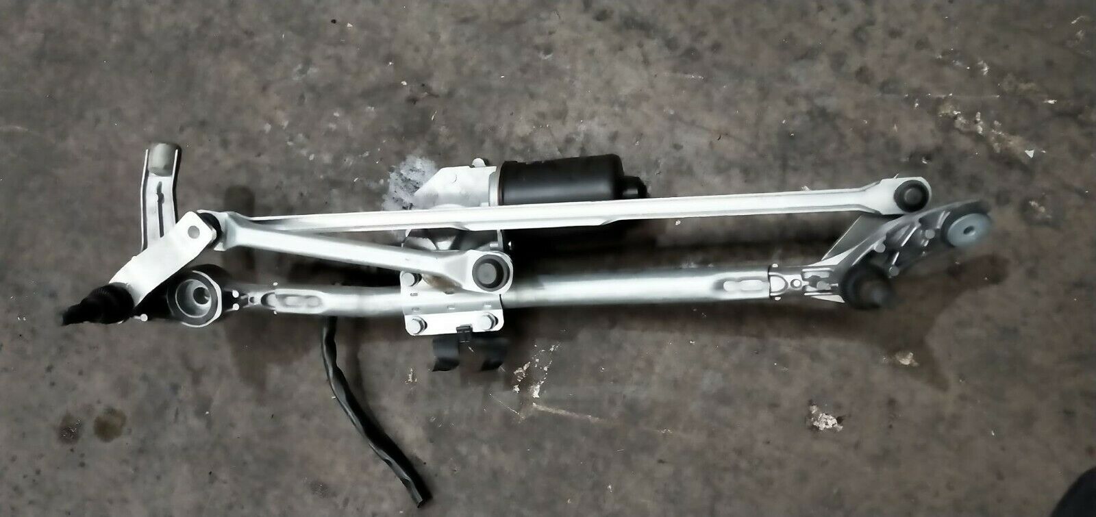 BMW E90 320i MODEL FRONT WIPER MOTOR WITH LINKAGE FITS 3/05-1/12 ...