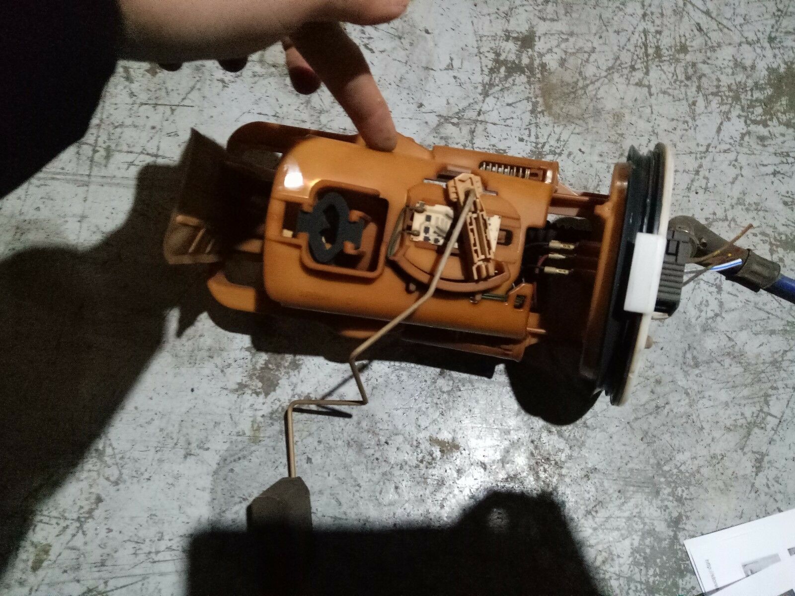 BMW E46 3-SERIES 318 320 325 330 SEDAN MODEL FUEL PUMP ASSEMBLY OEM 9/ ...