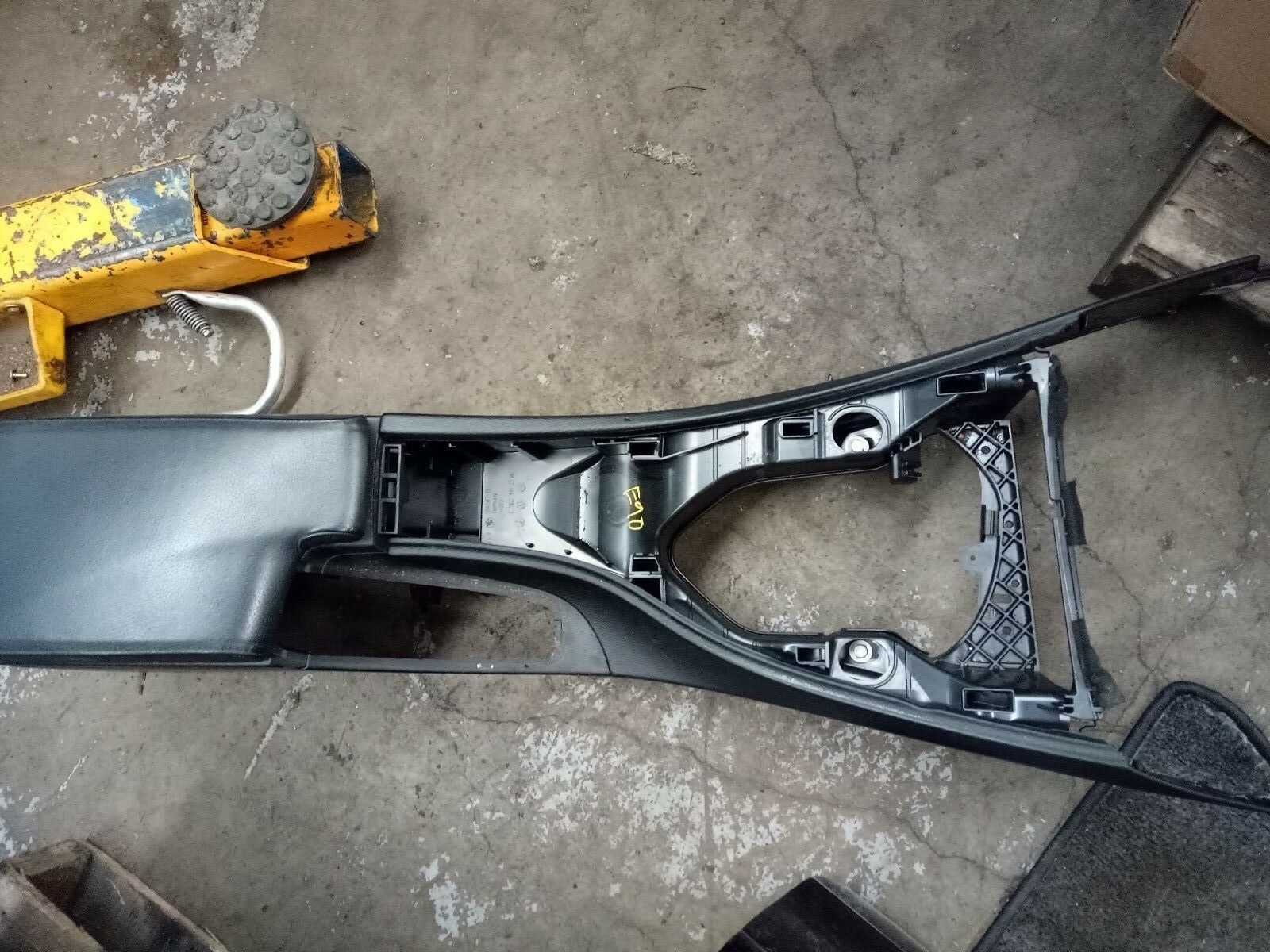 BMW E90 320i 2005 MODEL CENTRE CONSOLE ARM REST BLACK LEATHER COLOUR ...