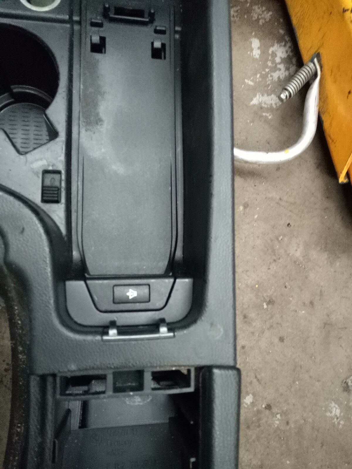 BMW E90 320i 2005 MODEL CENTRE CONSOLE ARM REST BLACK LEATHER COLOUR ...