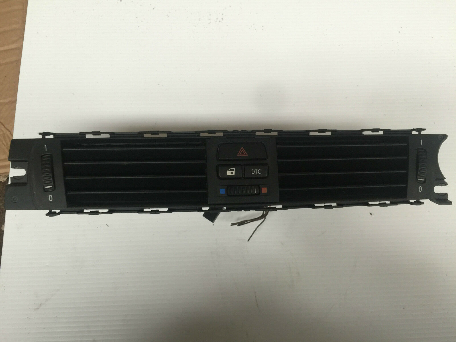 BMW E90 E91 320i 2005 CENTRAL / CENTRE DASH AIR VENT GENUINE FITS 05-08 ...