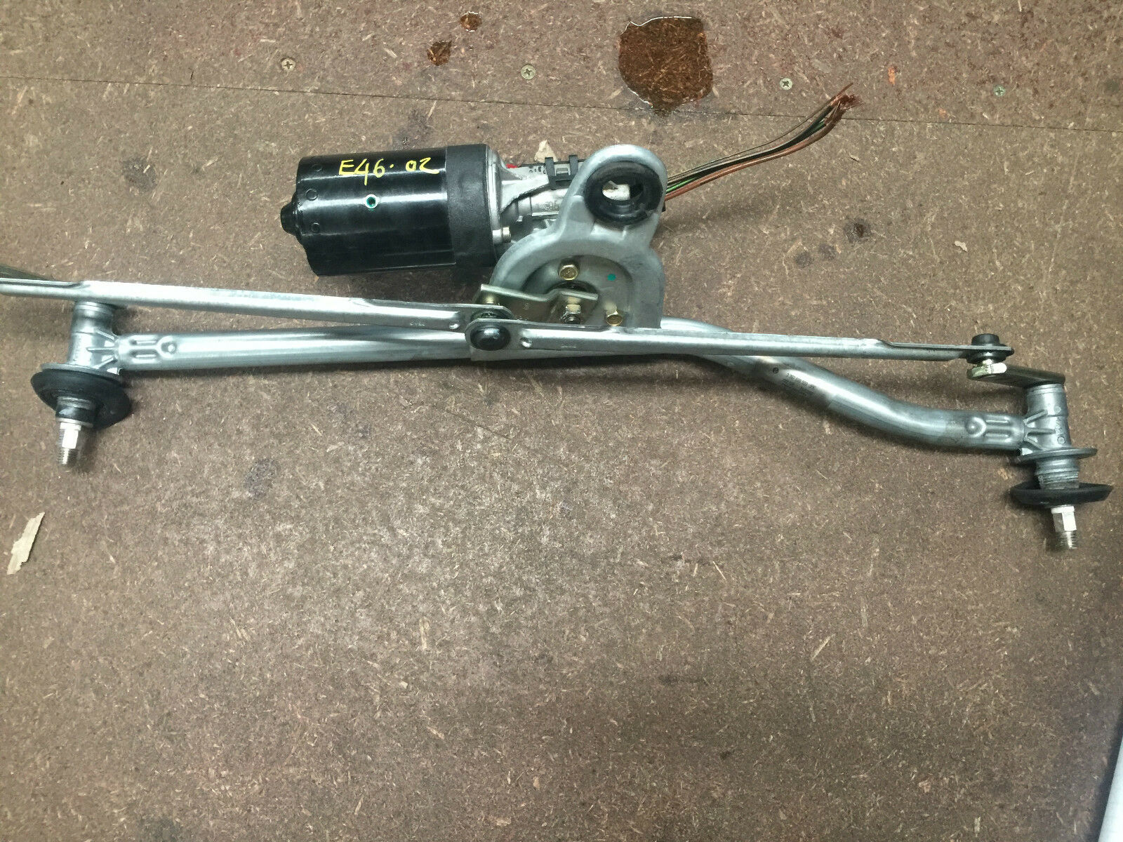 BMW E46 316Ti HATCHBACK COUPE FRONT WINDSCREEN WIPER MOTOR LINKAGE 67. ...
