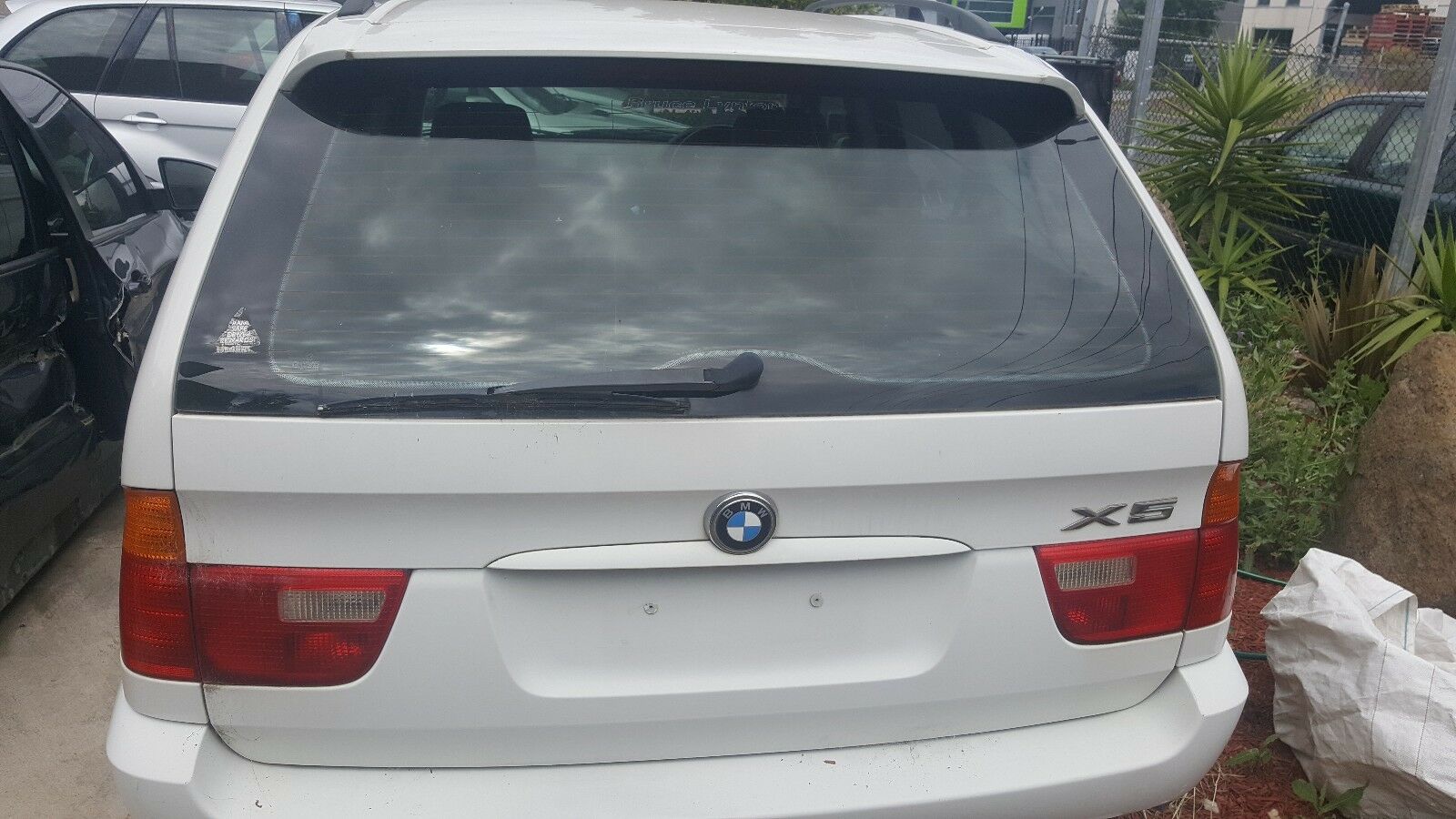 BMW E53 X5 2001 LOWER TAILGATE TAIL GATE ALPINE WHITE P/C 300 FIT 01-06 ...