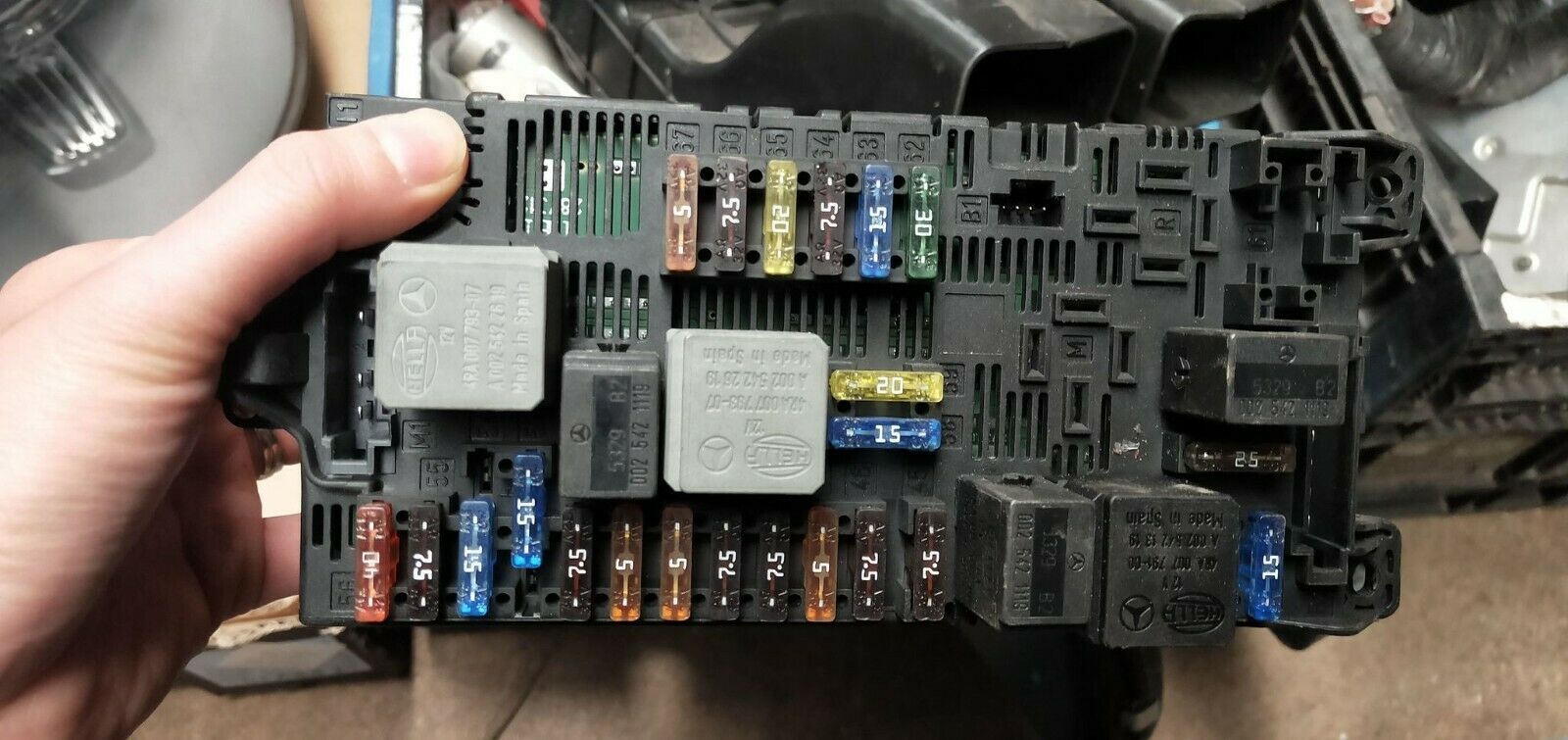MERCEDES BENZ W211 E CLASS FUSE BOX AND RELAY MODULE CONTROL UNIT ...
