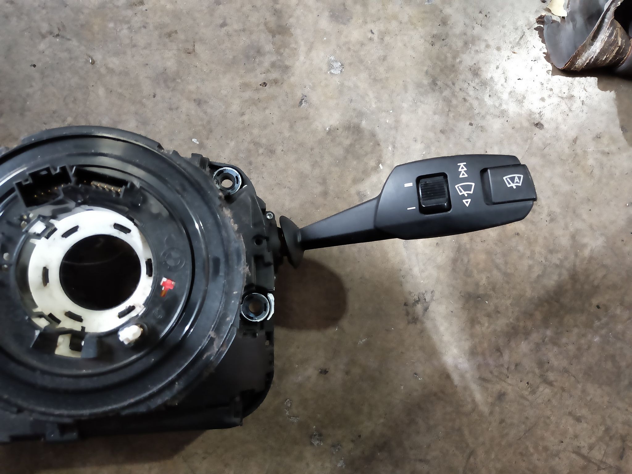 BMW E90 2009 STEERING CLOCK SPRING WIPER & INDICATOR STALK ANGLE SENSOR ...